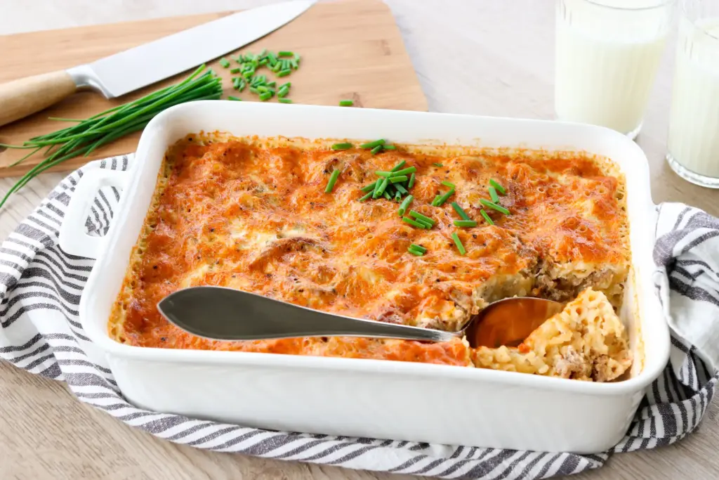 Perinteinen makaroni­laatikko - Ruoka & Koti